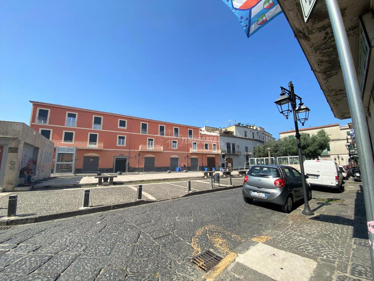 Negozio in affitto a Pomigliano D'Arco