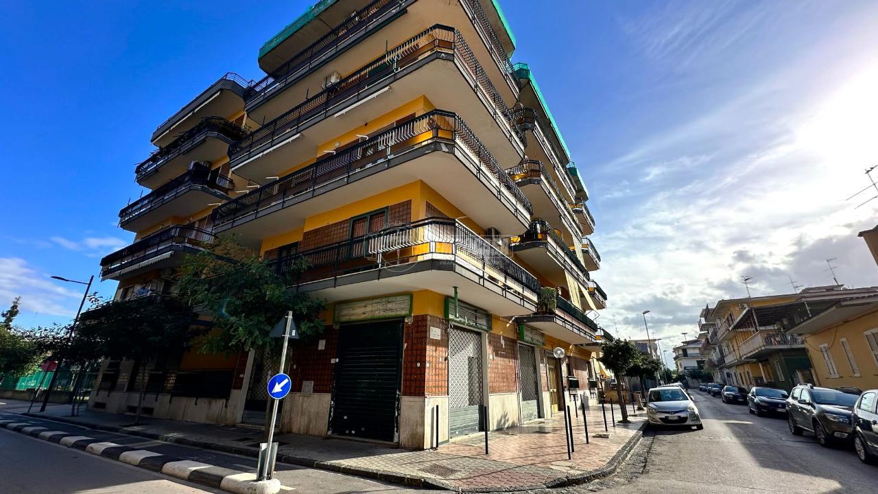 Negozio in vendita a Pomigliano D'Arco