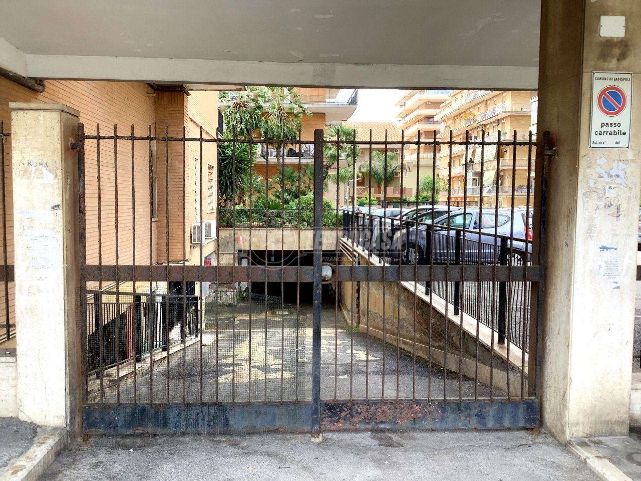 Box in vendita a Ladispoli