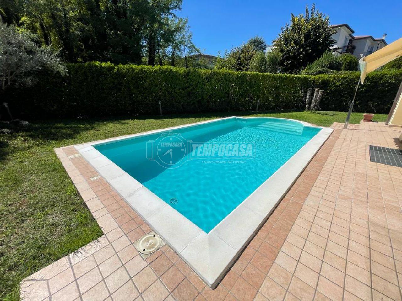 Appartamento in vendita a Desenzano Del Garda