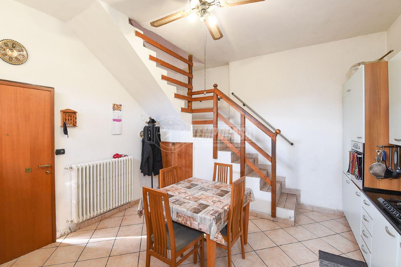 Trilocale in Via Giosuè Carducci, Cantù