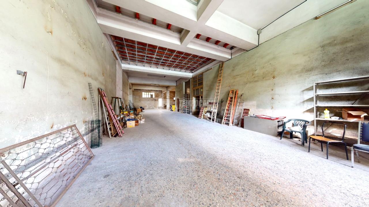 Negozio in vendita a Lecce