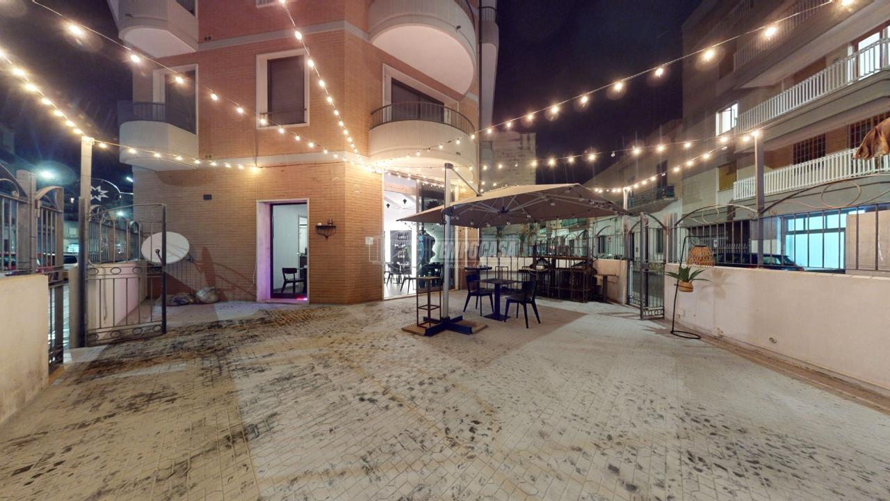 Esercizio commerciale in vendita a Lecce