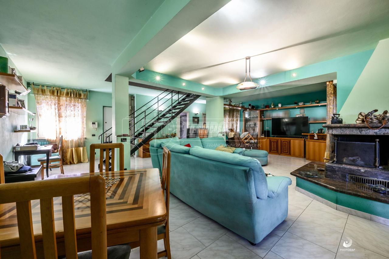 Villa in Via Francesco Petrarca 4, Trezzano sul Naviglio