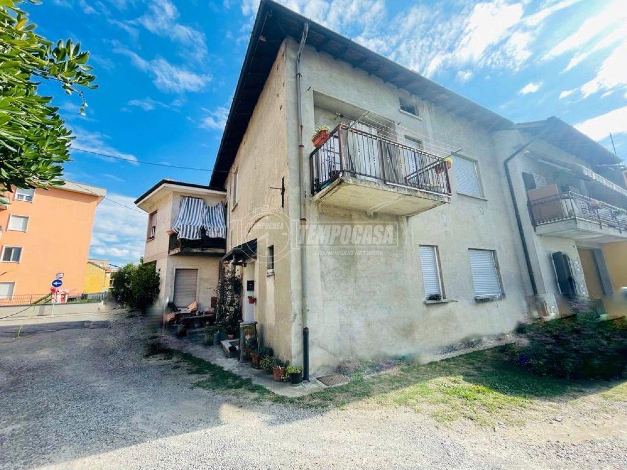 Appartamento in Via Pascoli 6, Montano Lucino