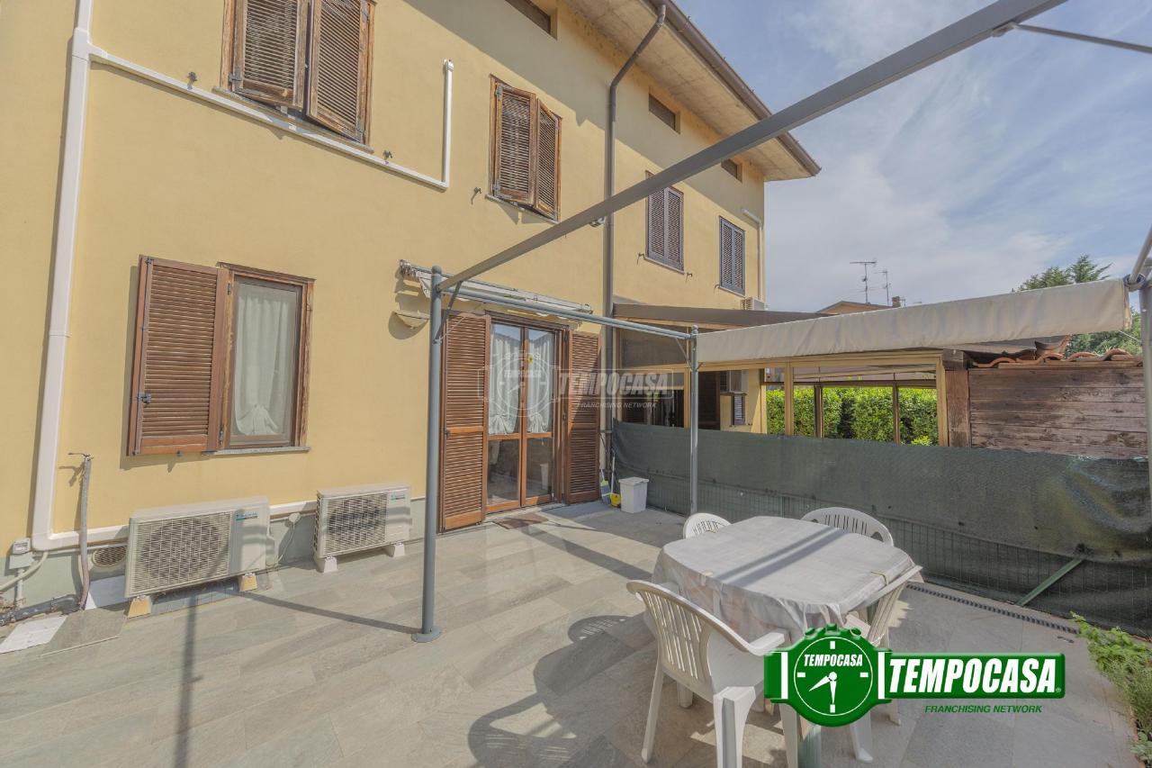 Villa a schiera in Via G.Guarnoni, Zinasco