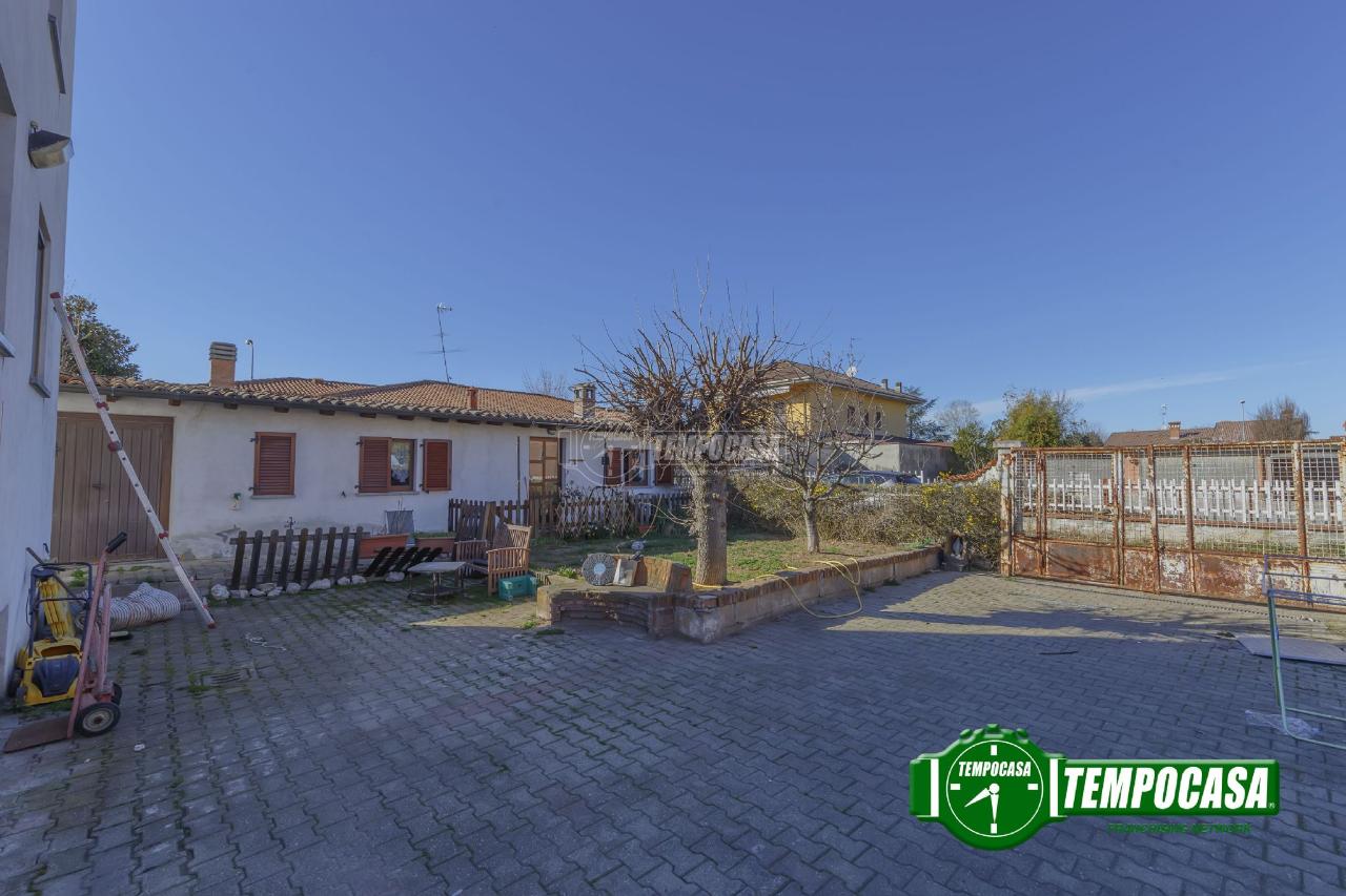 Villa in Viale della Resistenza, Bressana, Bressana Bottarone