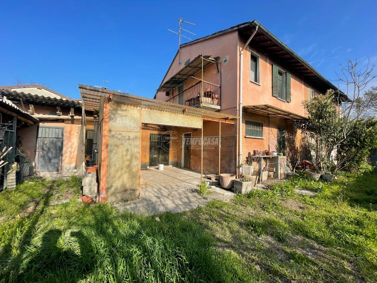 Villa in vendita a Broni