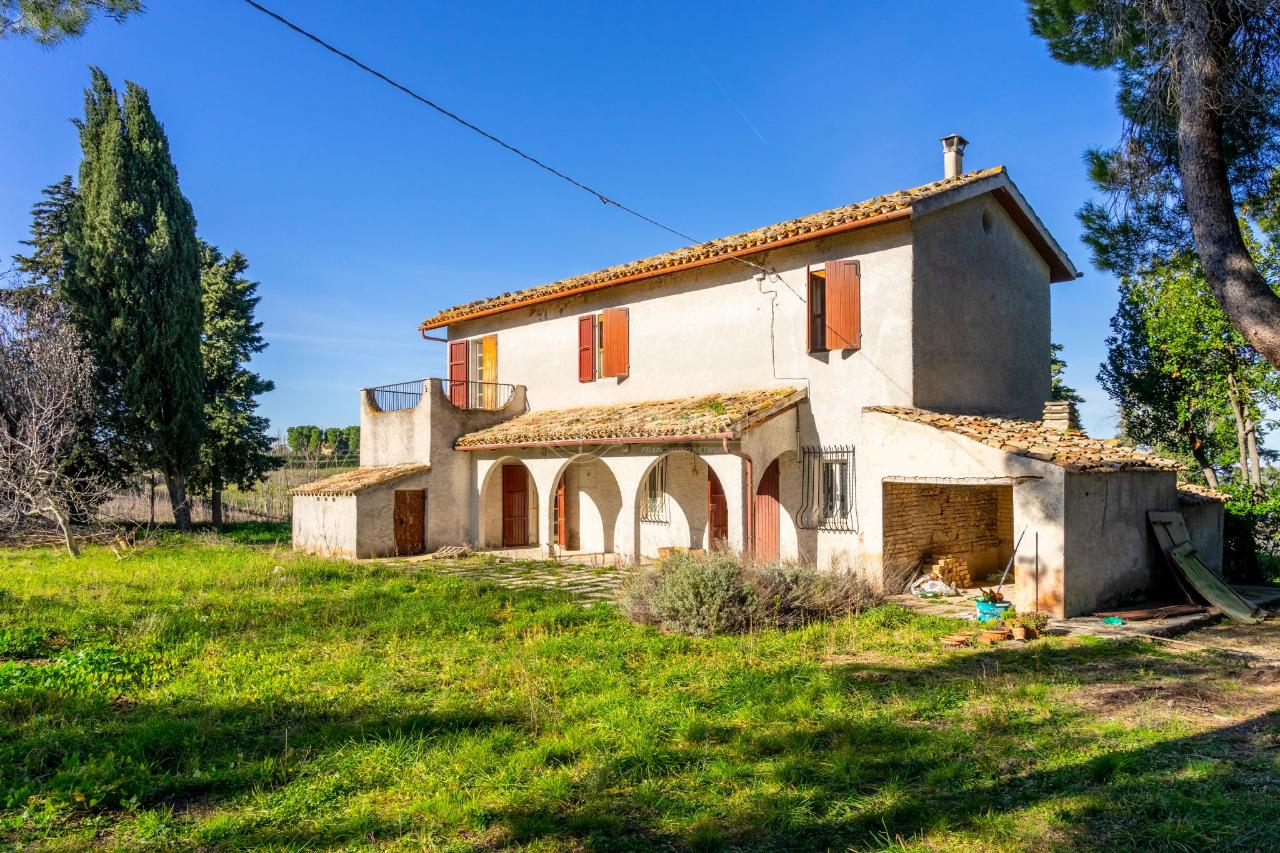 Casa colonica in vendita a Civitanova Marche