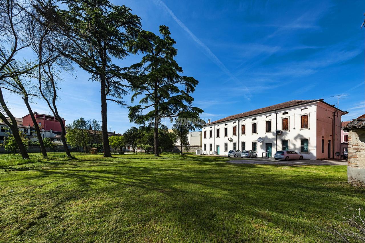 Palazzina commerciale in vendita a Isola Della Scala