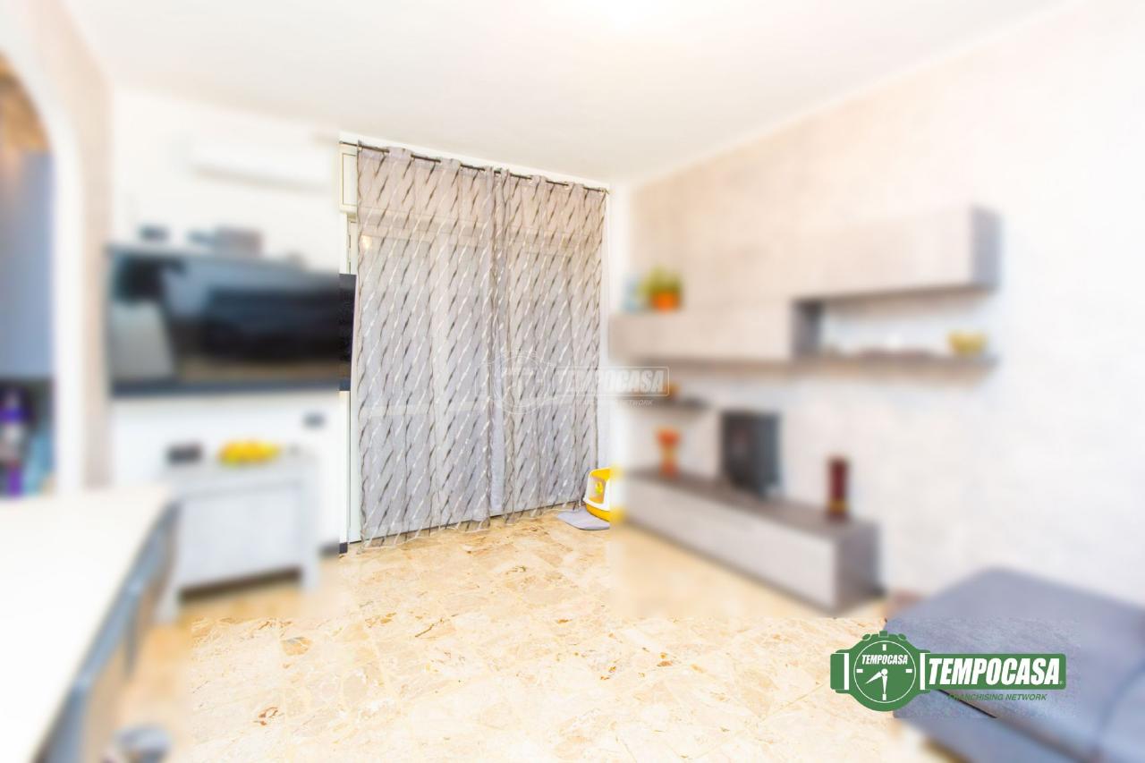 Trilocale in Viale Italia 60, Castellanza