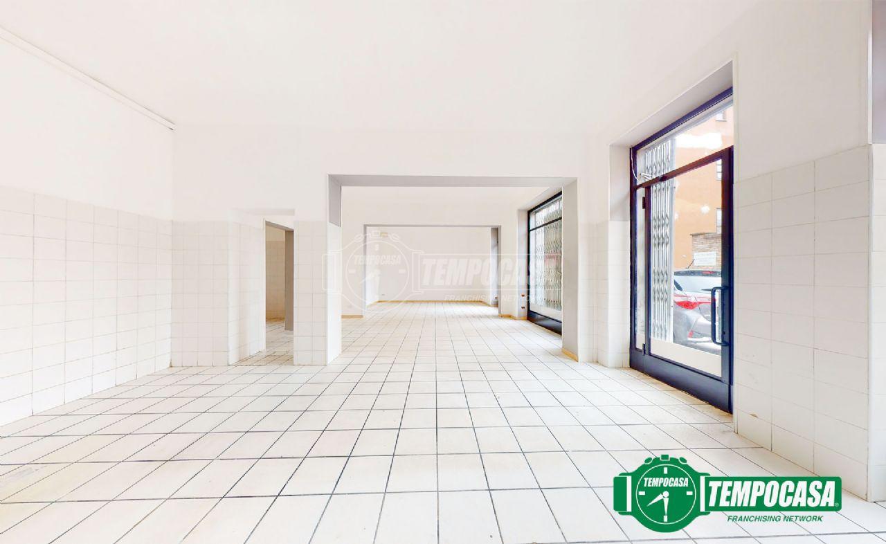 Negozio in vendita a Alessandria