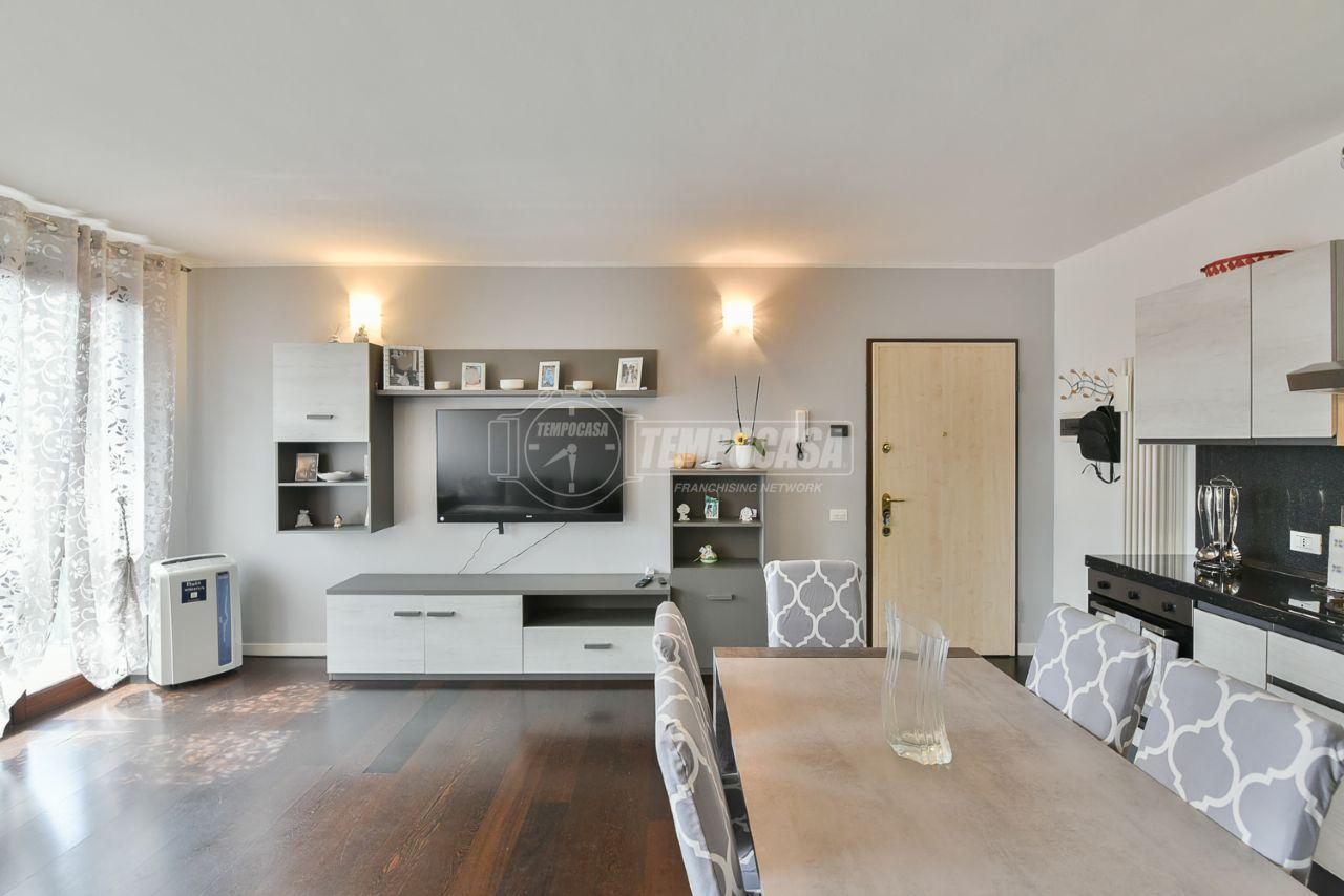 Appartamento in vendita a Albese Con Cassano