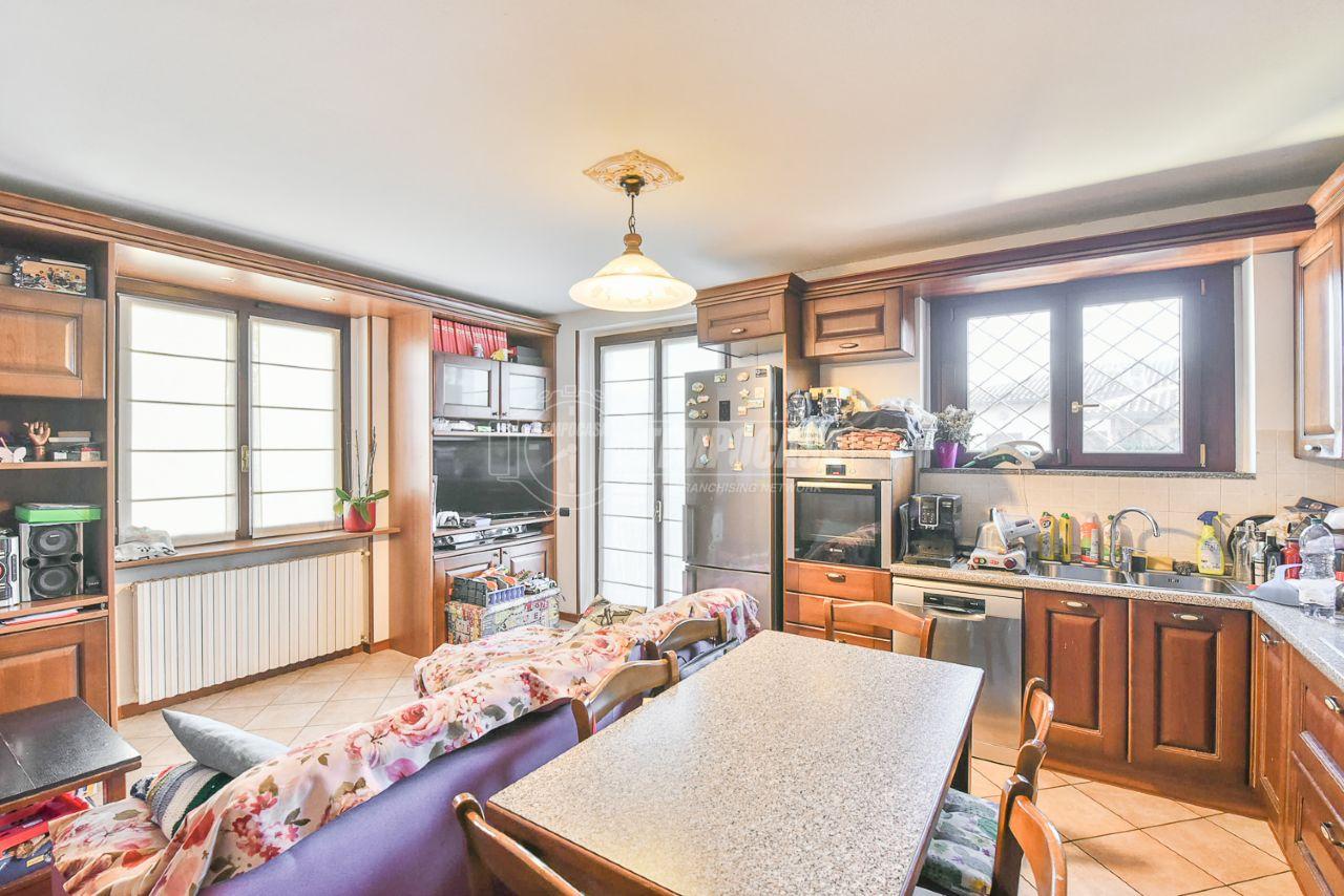 Appartamento in vendita a Senna Comasco