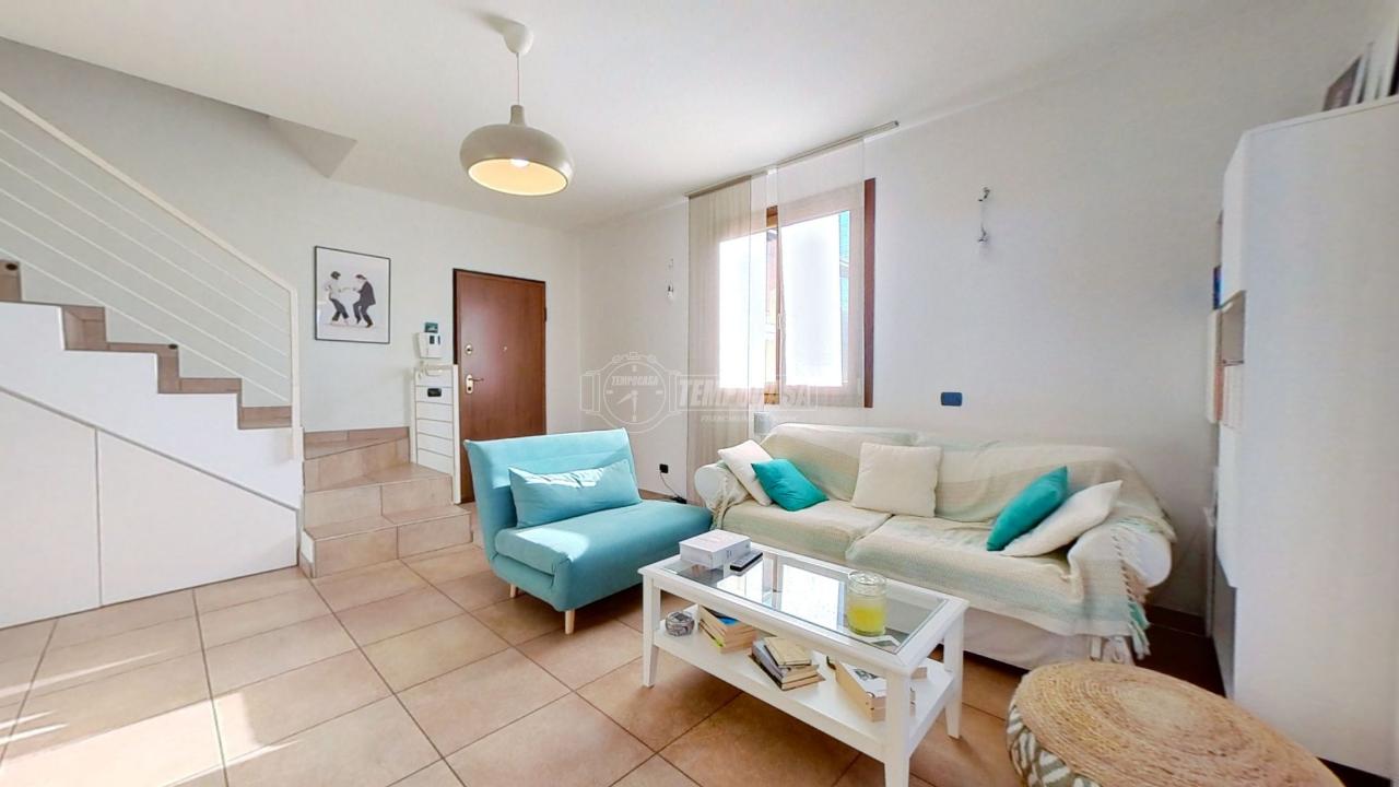 Appartamento in vendita a Senna Comasco