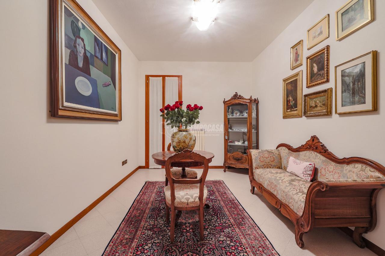 Appartamento in Viale Giovanni Amendola, Imola