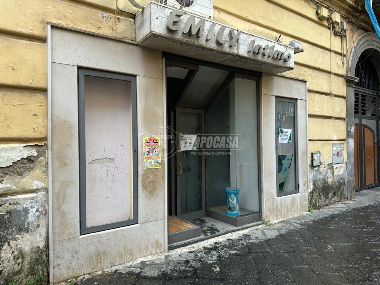 Negozio in affitto a Aversa