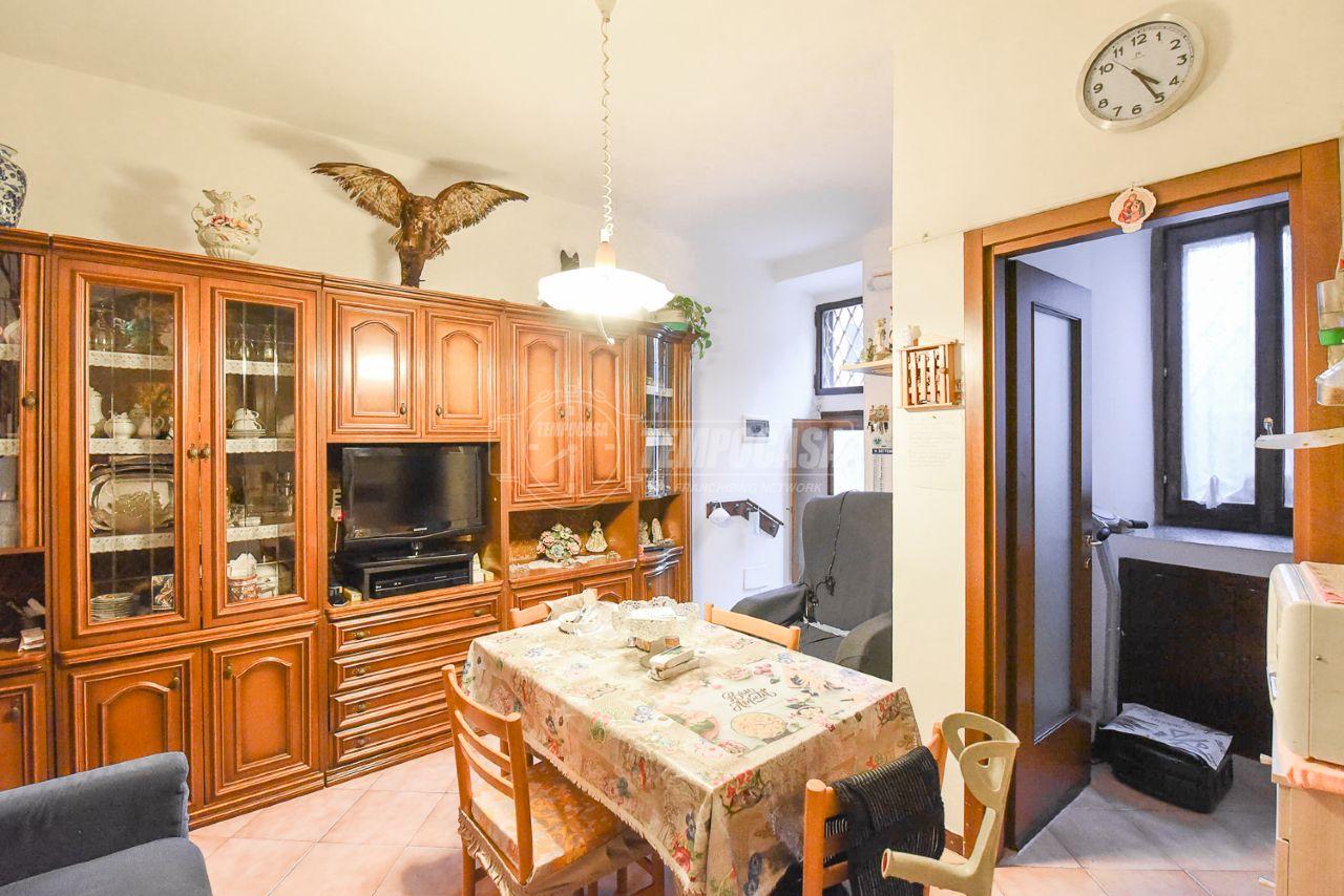 Bilocale in Via Tassera, Erba