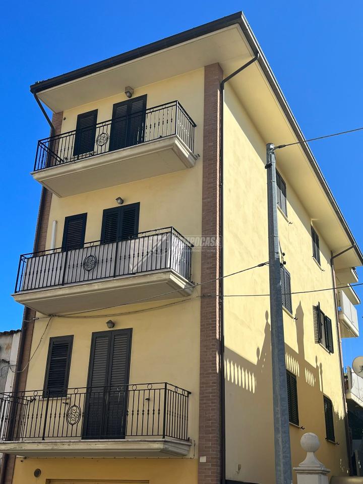 Trilocale in Via Maternità 17, Alba Adriatica
