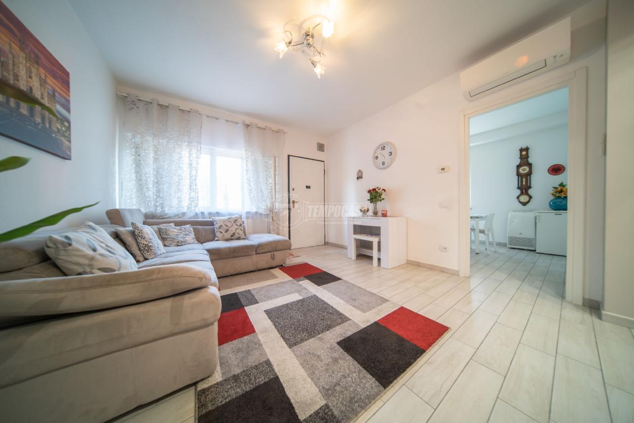 Appartamento in vendita a Jerago Con Orago