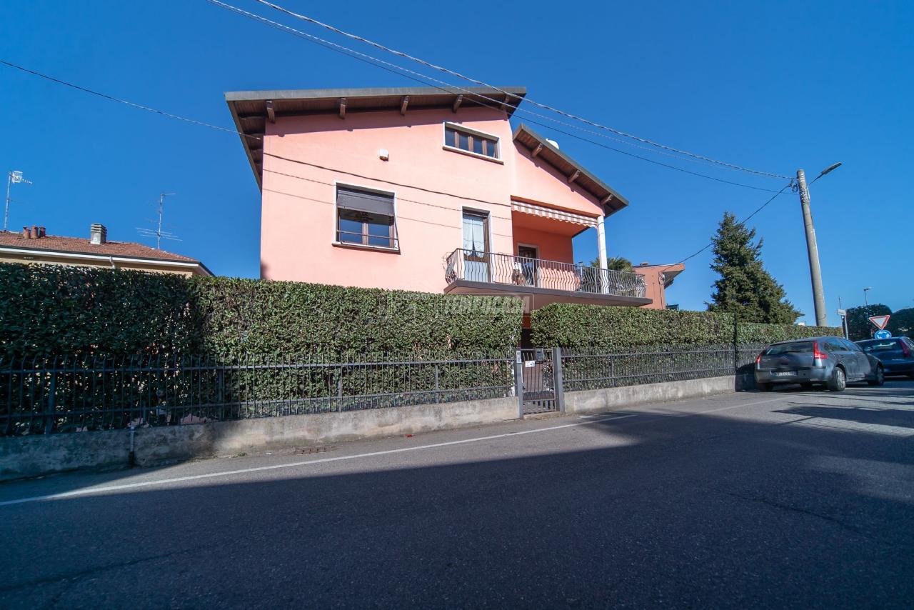 Villa a schiera in Via XXV Aprile 4, Carnago