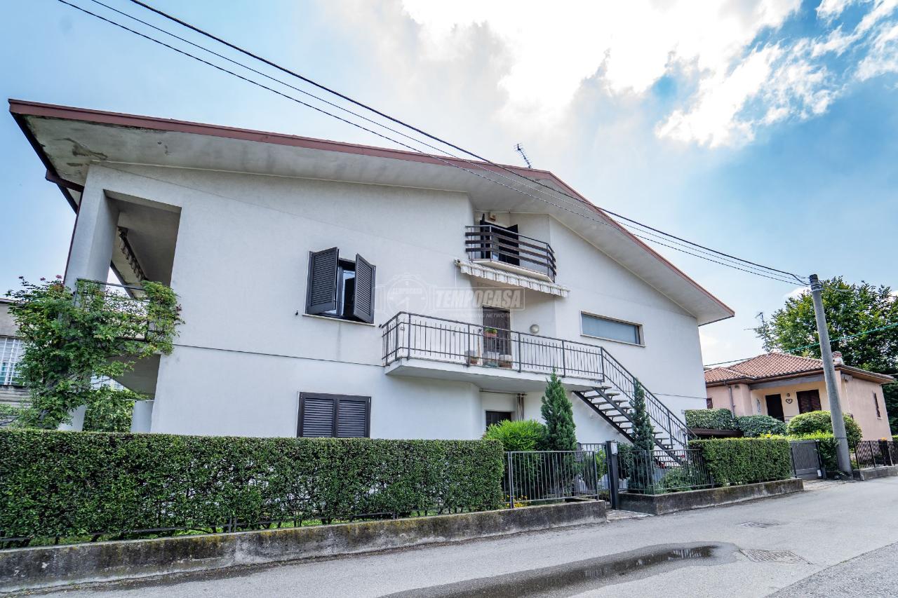 Villa a schiera in vendita a Jerago Con Orago