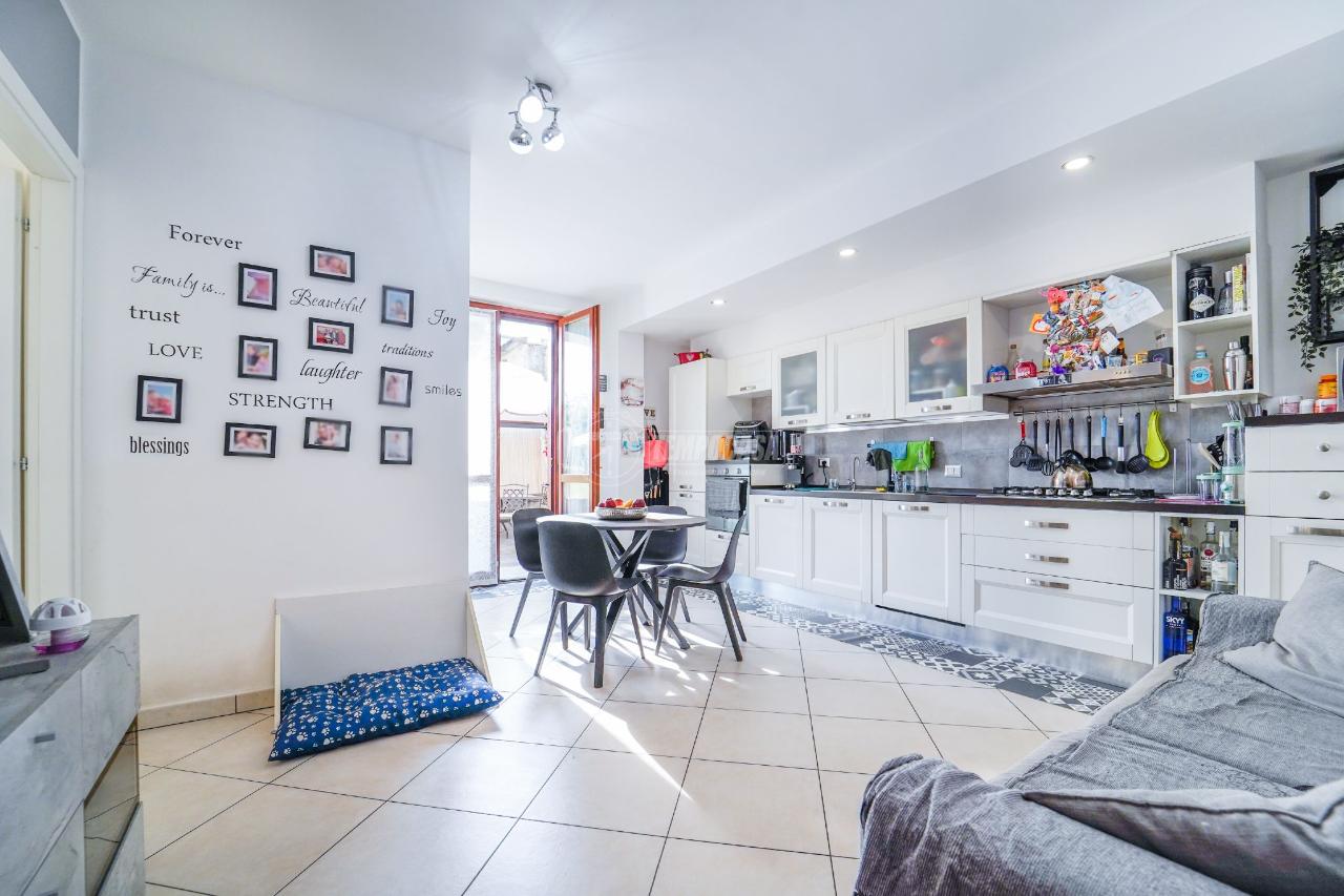 Appartamento in vendita a Jerago Con Orago