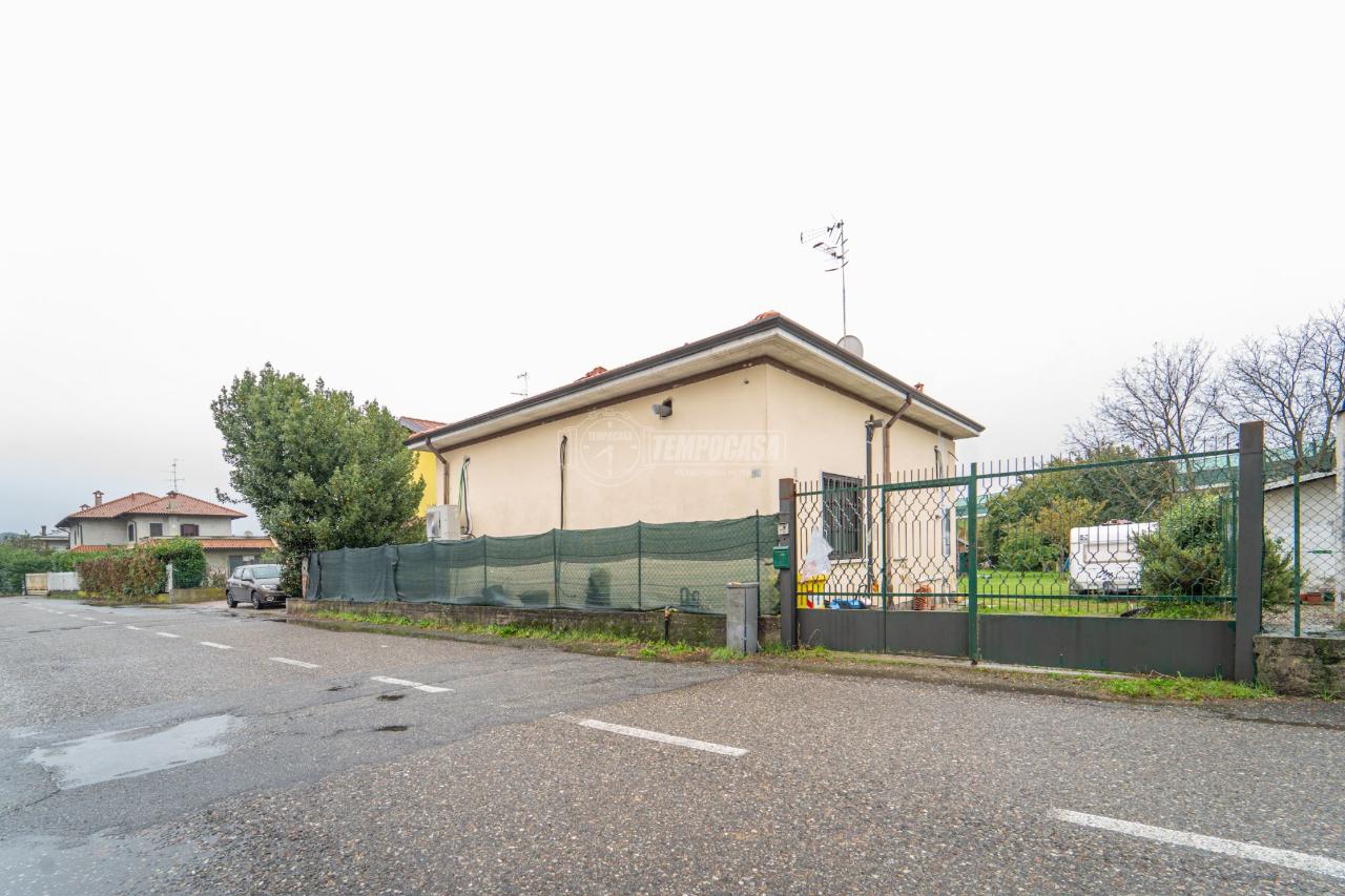 Villa in vendita a Besnate