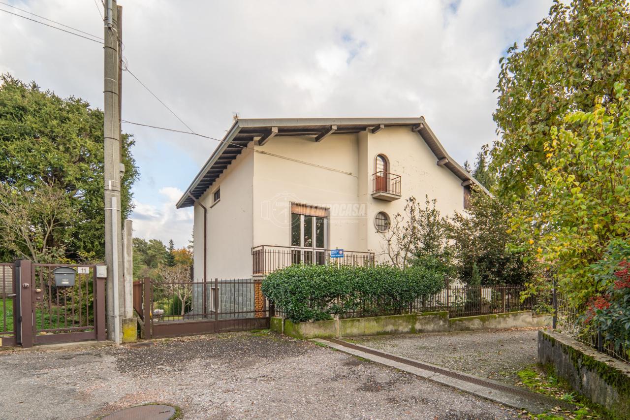 Villa in vendita a Besnate