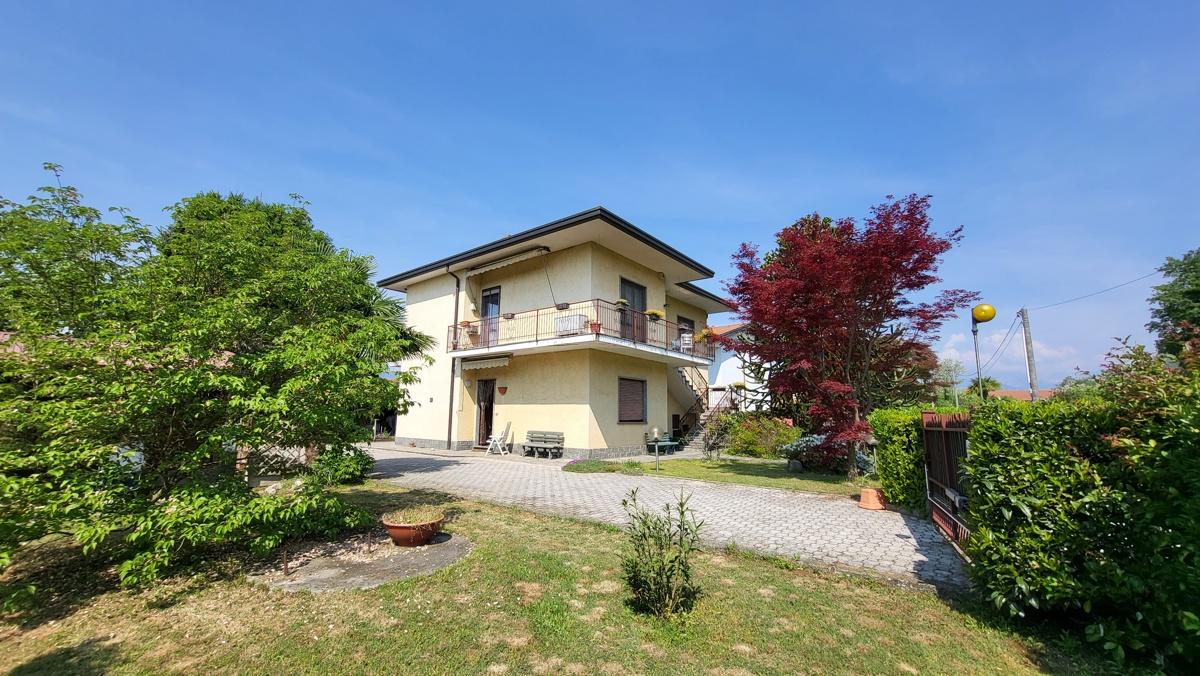 Villa in vendita a Sangiano