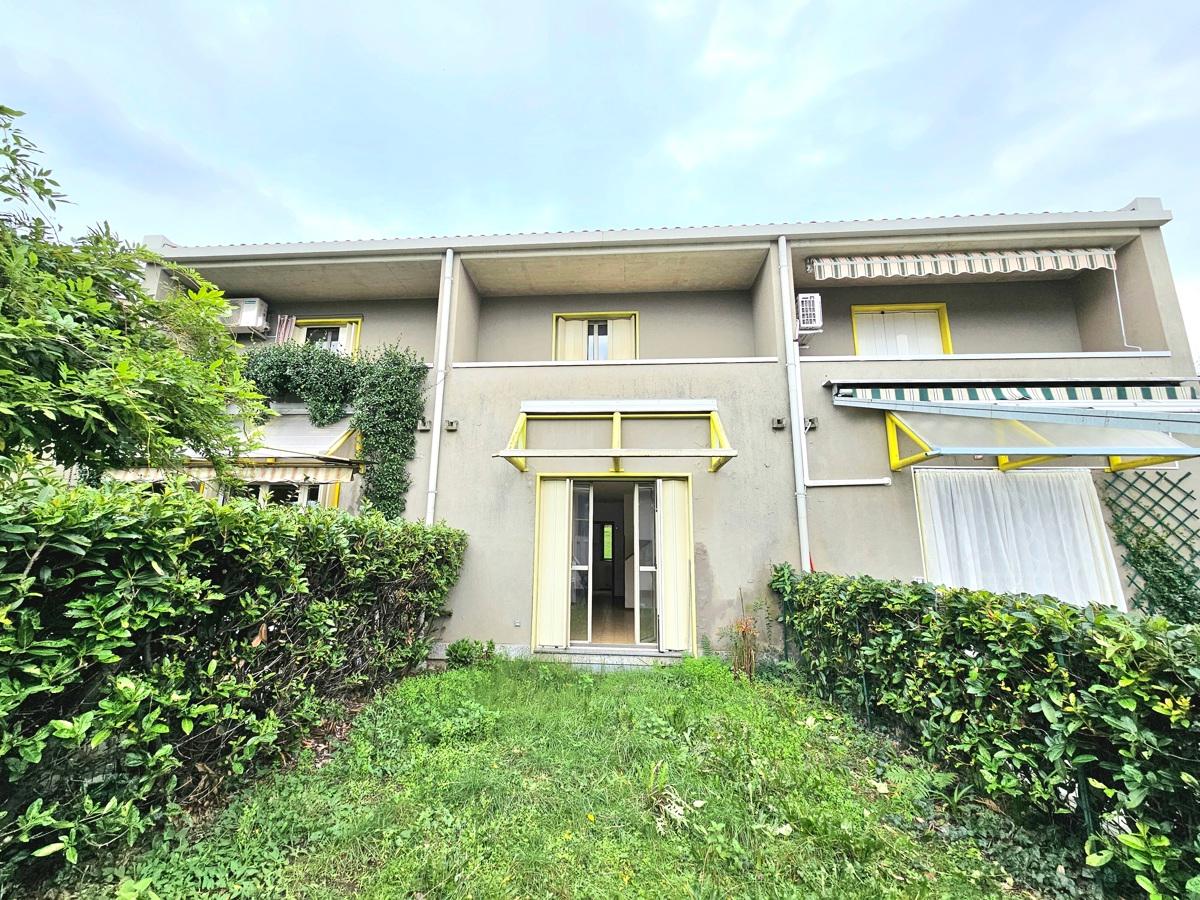 Villa a schiera in vendita a Laveno Mombello