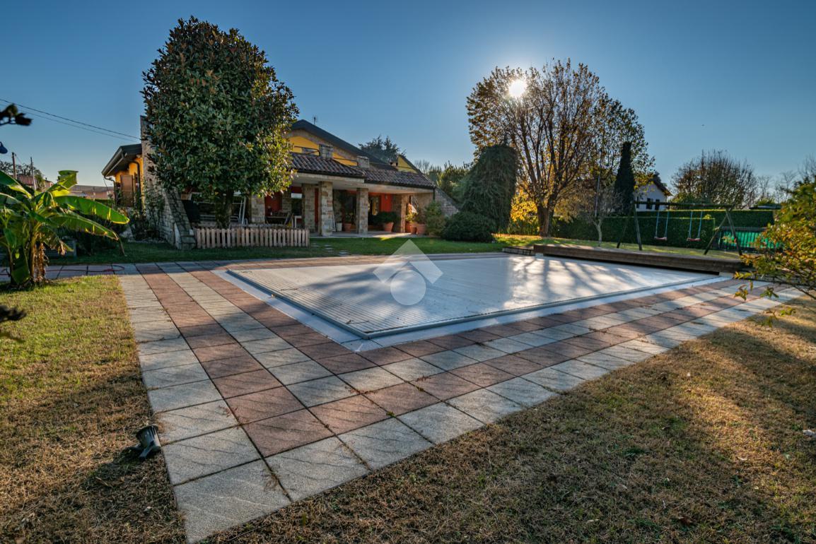 Villa in vendita a Capriate San Gervasio