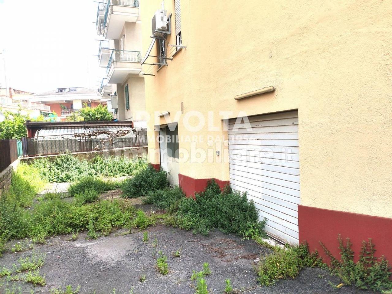 Esercizio commerciale in vendita a Roma