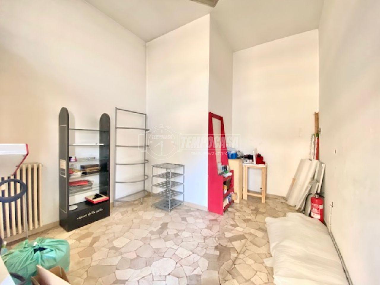 Negozio in vendita a Bresso