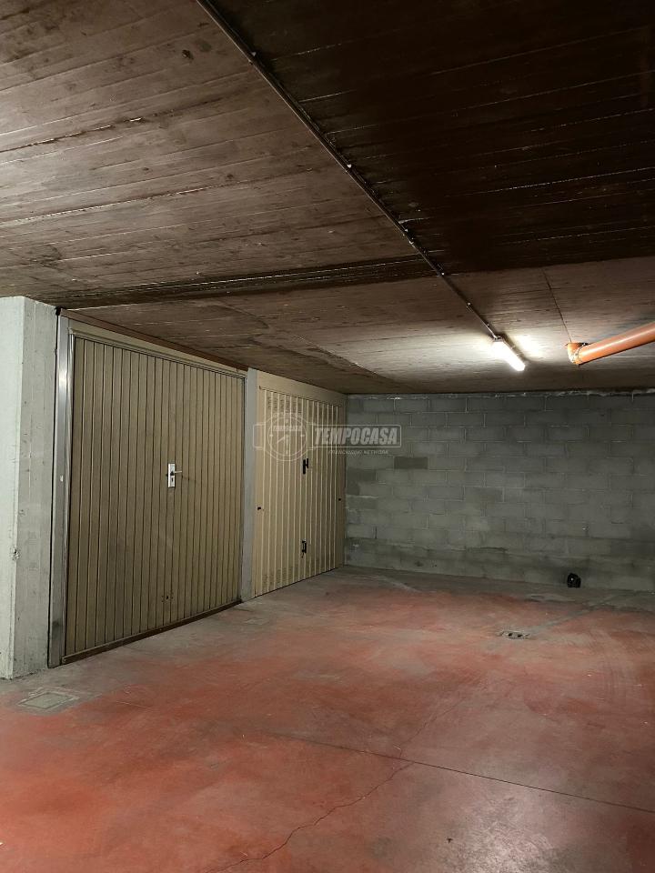 Magazzino in vendita a Bresso