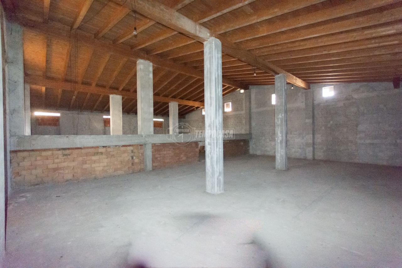 Palazzo in vendita a Cormano