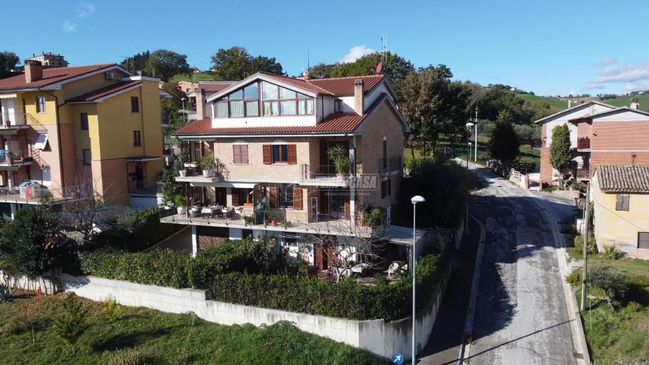 Casa indipendente in vendita a Tolentino