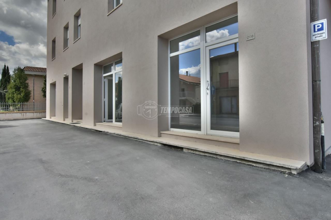 Magazzino in vendita a Treia