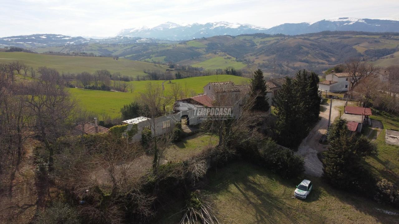 Casa indipendente in vendita a Tolentino