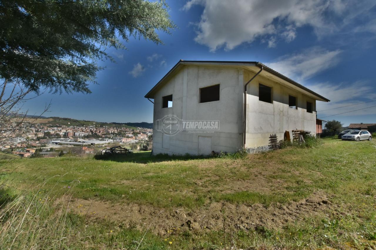 Casa indipendente in vendita a Tolentino