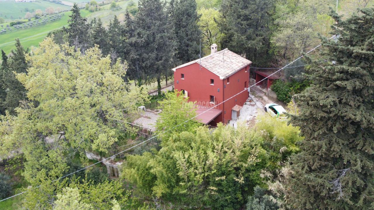 Casa indipendente in vendita a Tolentino