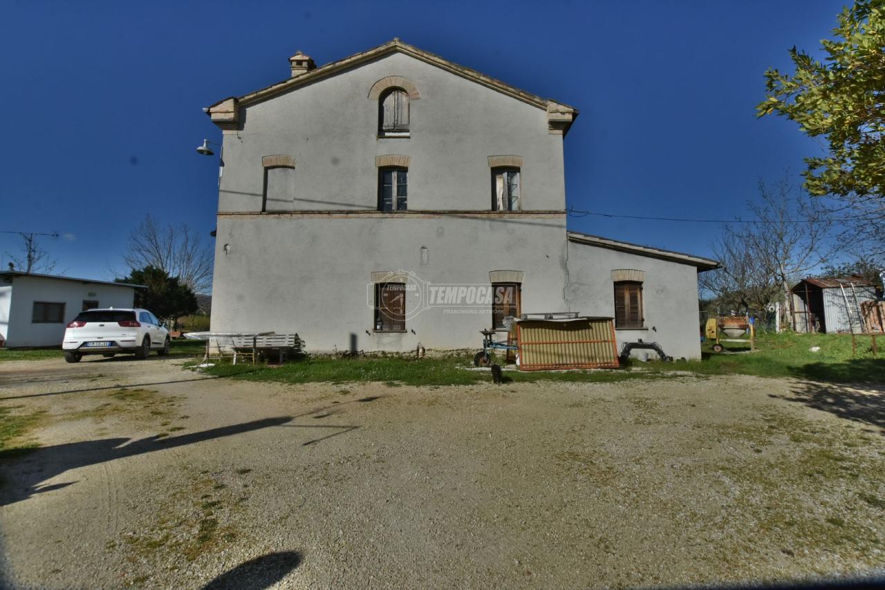 Casa indipendente in vendita a Tolentino