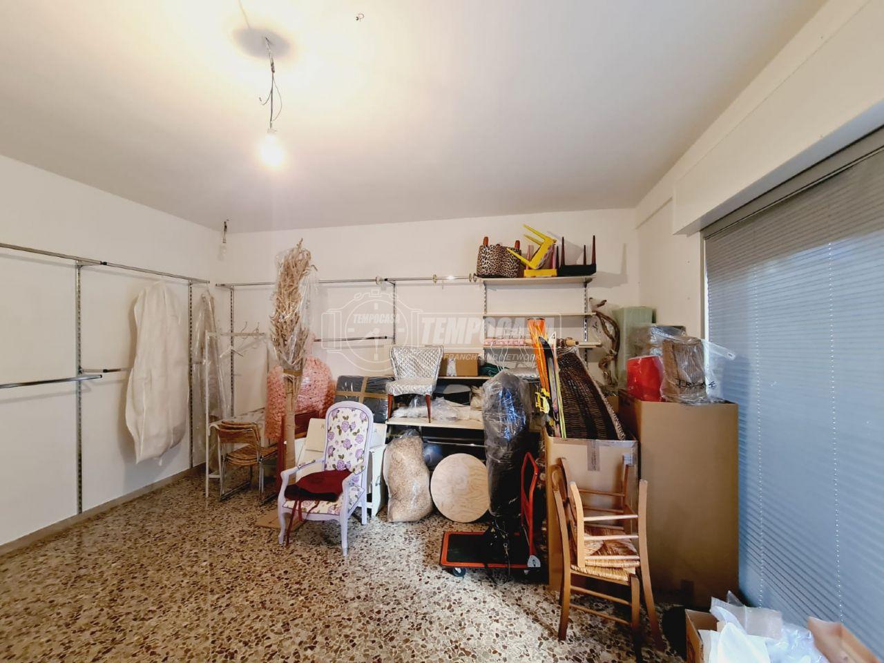 Negozio in vendita a Valenzano