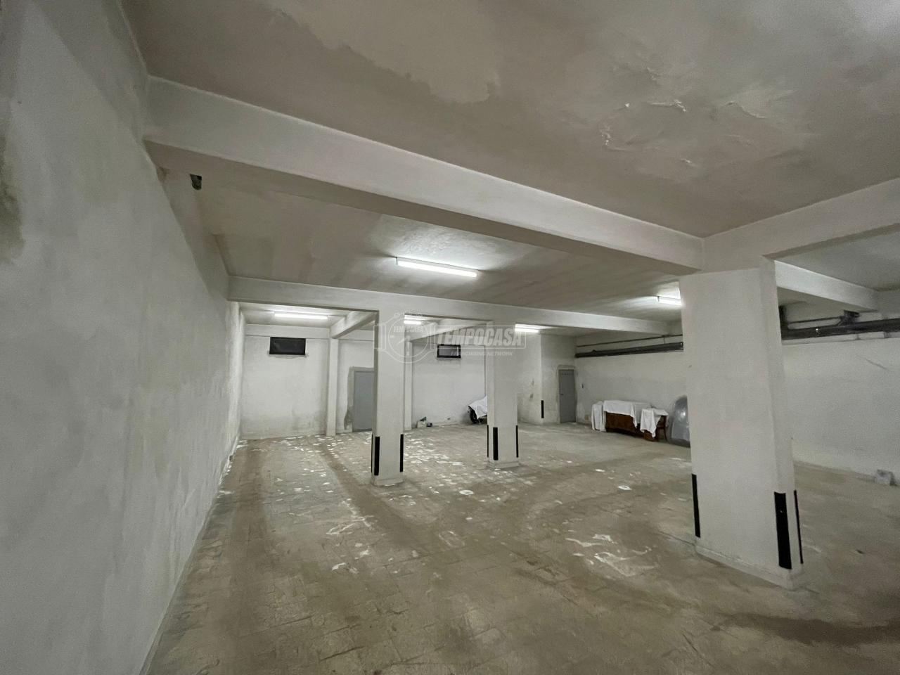 Magazzino in vendita a Valenzano