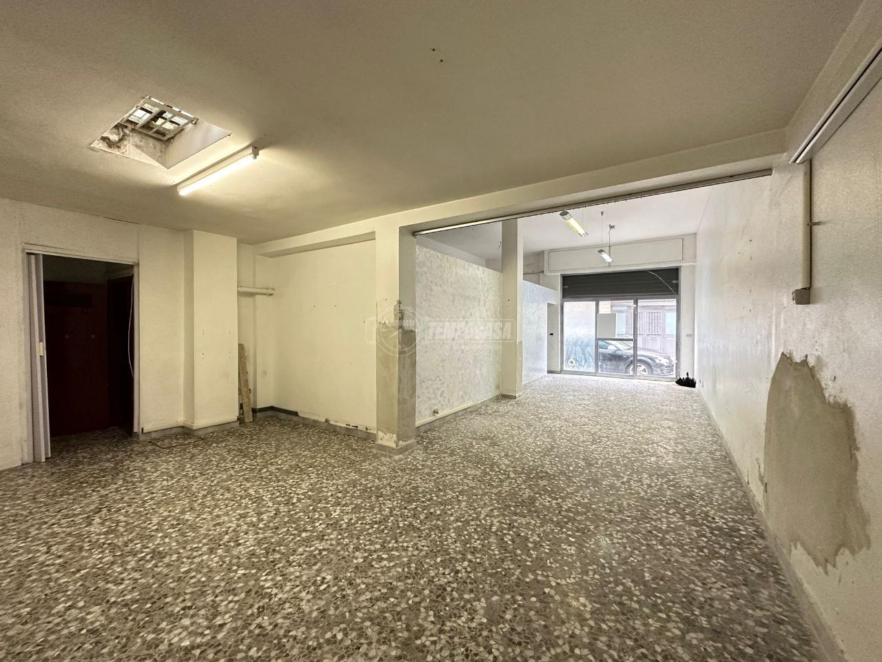 Negozio in vendita a Valenzano