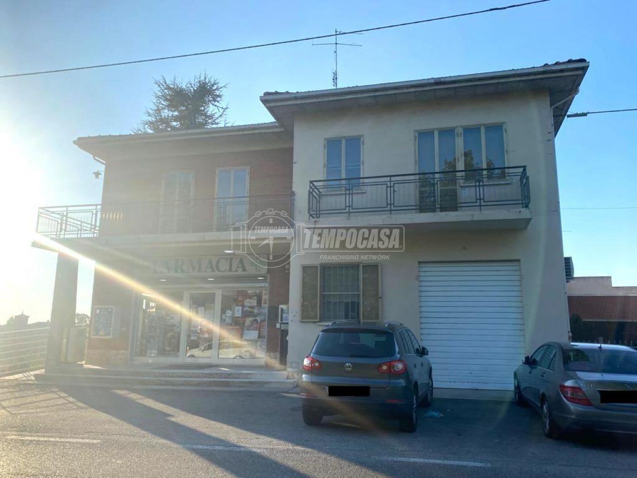 Negozio in vendita a Budrio