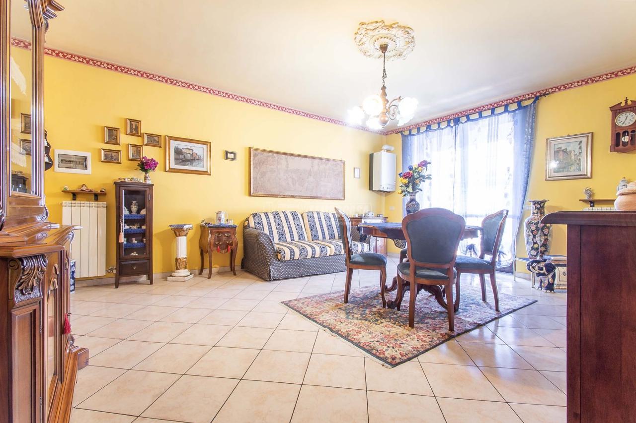 Appartamento in vendita a Locate Varesino