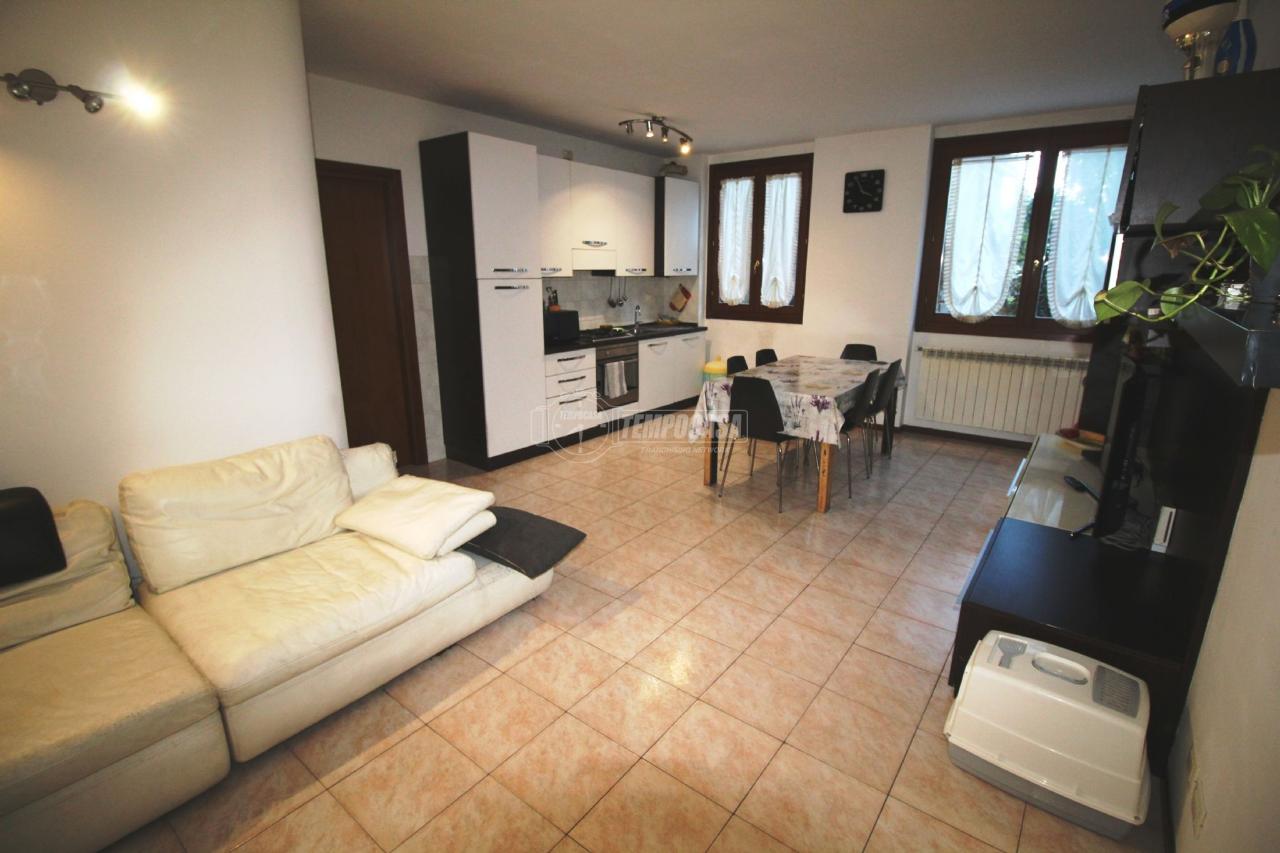 Appartamento in vendita a Bregnano
