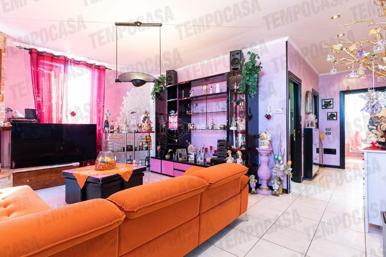 Appartamento in vendita a Carugo