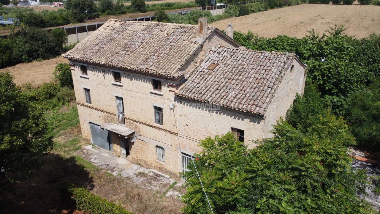 Casa colonica in vendita a Porto Sant'Elpidio